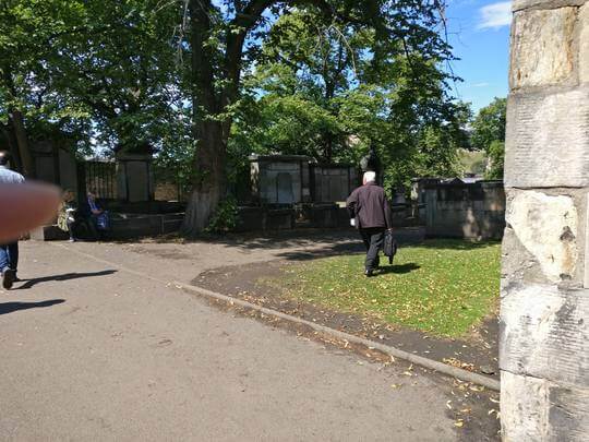 🧭 How to find Tom 'Voldemort' Riddle's grave in Greyfriars Kirkyard ...