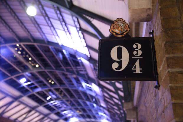 Complete guide to Kings Cross station platform 9¾ & Harry Potter shop